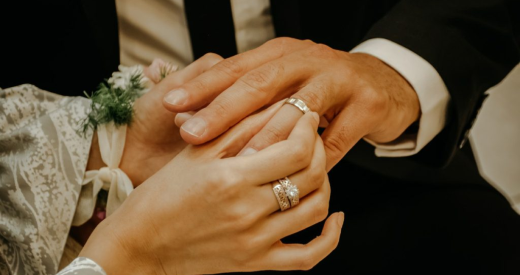 Em um casamento a mulher deve ser submissa? O que a Bíblia fala sobre ...