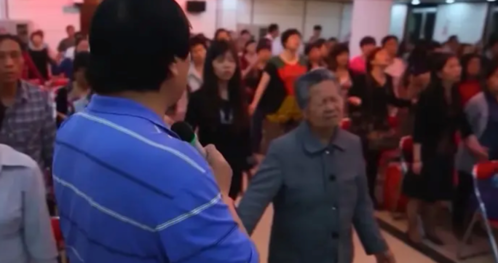 Vitória da fé: pastor John Cao é libertado após 7 anos na prisão na ...